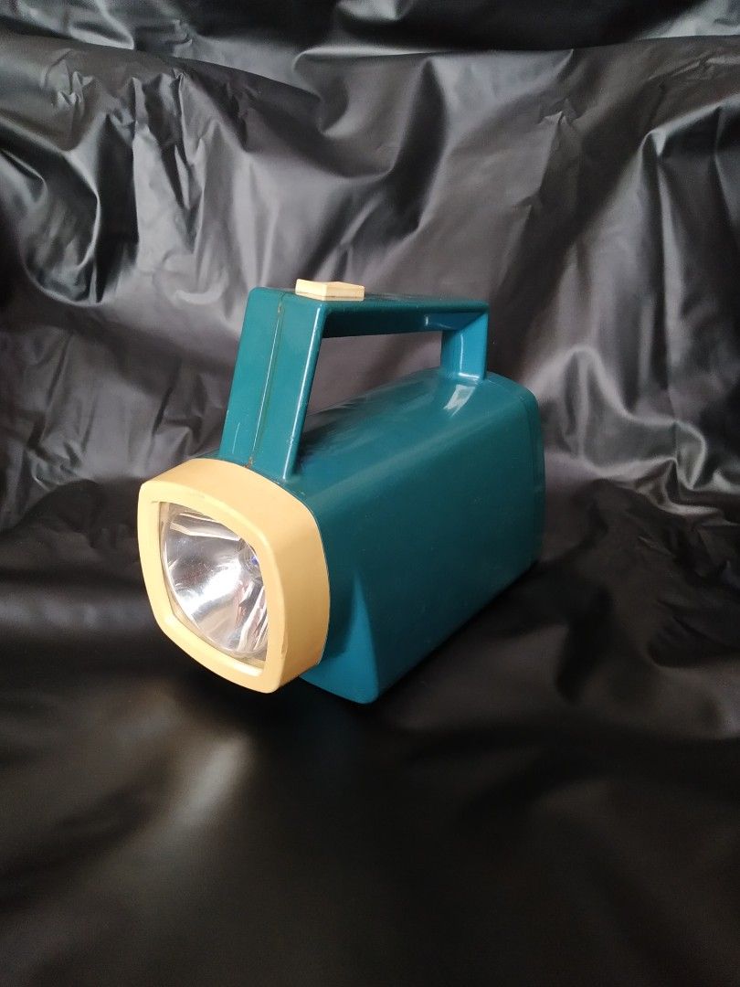 Vintage Eveready 1970 6v Torch, Hobbies & Toys, Collectibles ...