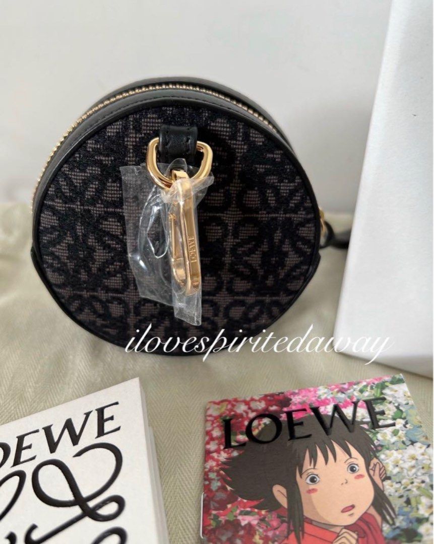 現貨全新 禮物首選 超絕版 Loewe Spirited Away 千與千尋 無臉男餅乾掛包 Kaonashi Cookie Bag, 名牌 ...