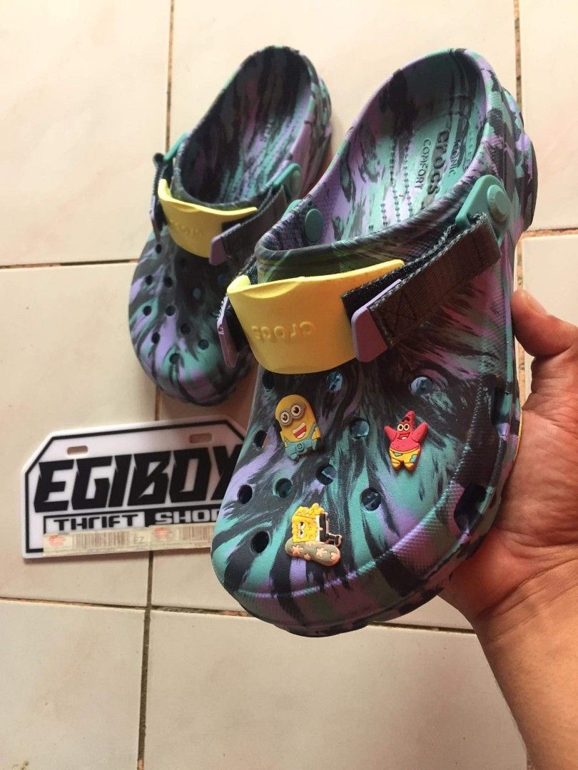 Crocs, Men's Fashion, Footwear, Slippers & Slides on Carousell