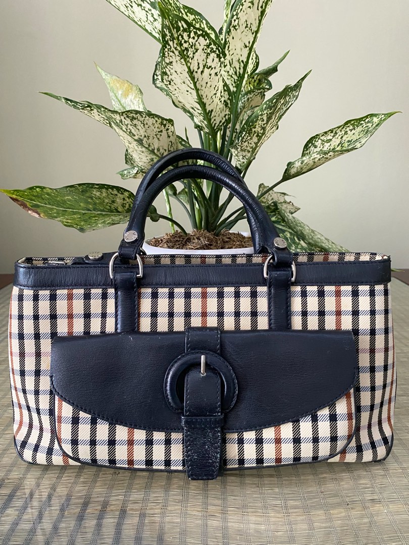 Daks London, Women's Fashion, Bags & Wallets, Shoulder Bags on Carousell