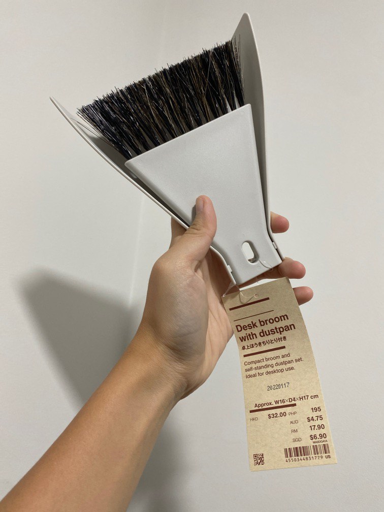 Desk broom with dustpan / desk broom / small broom / muji desk broom ...