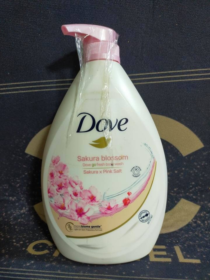 Dove Sakura Blossom Body Wash 1L, Beauty & Personal Care, Bath & Body ...