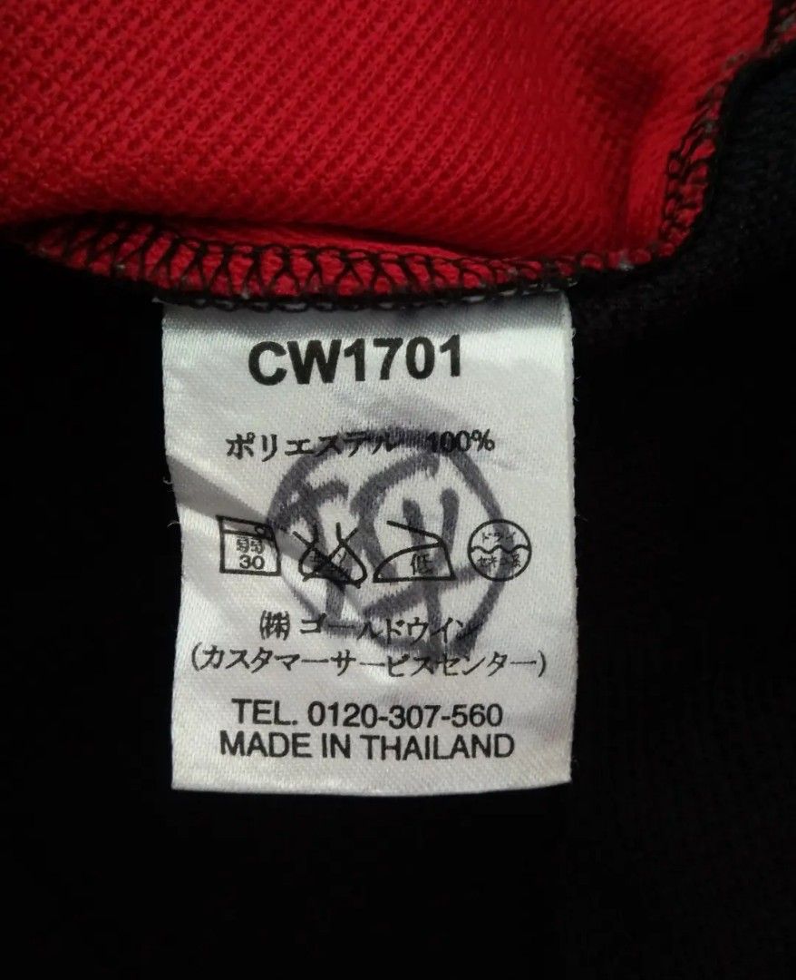 Jaket tracktop champion hitam merah original second, Fesyen Pria, Pakaian , Baju Luaran di Carousell