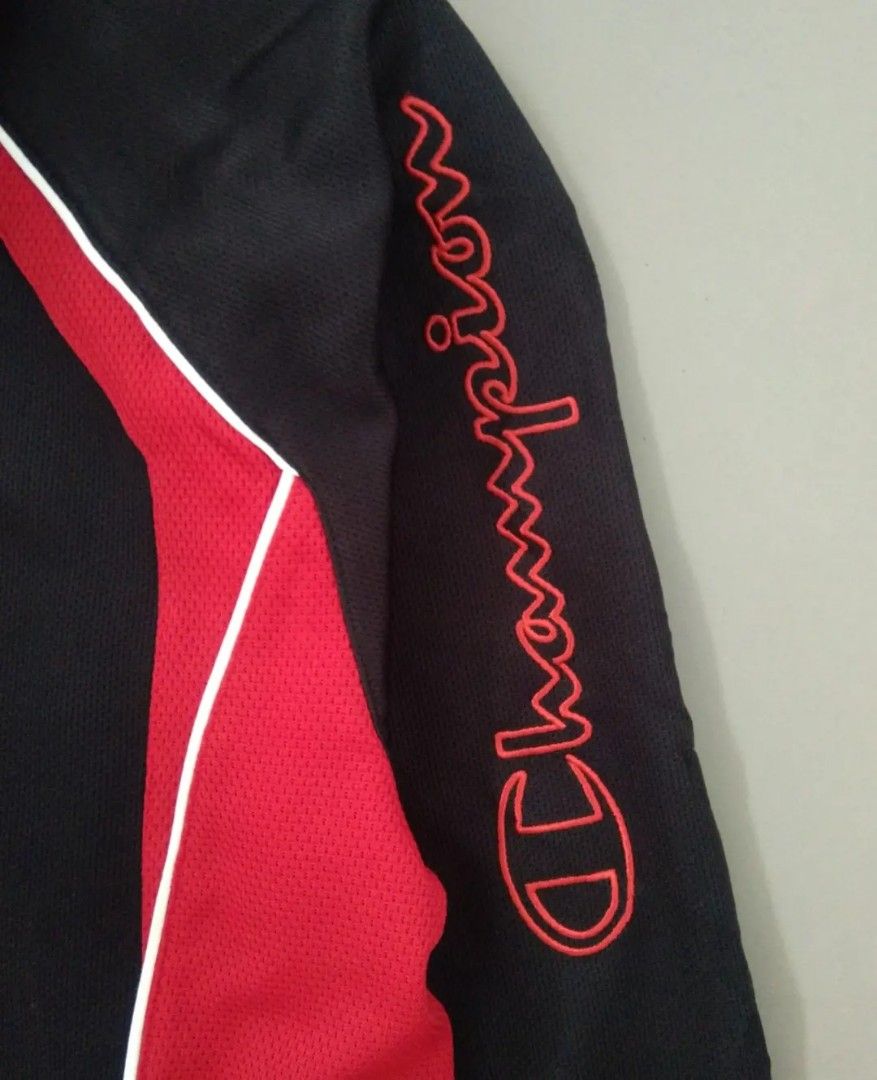Jaket tracktop champion hitam merah original second, Fesyen Pria, Pakaian , Baju Luaran di Carousell