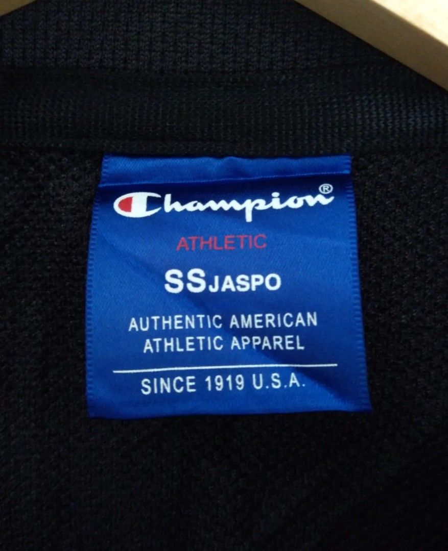 Jaket tracktop champion hitam merah original second, Fesyen Pria, Pakaian , Baju Luaran di Carousell