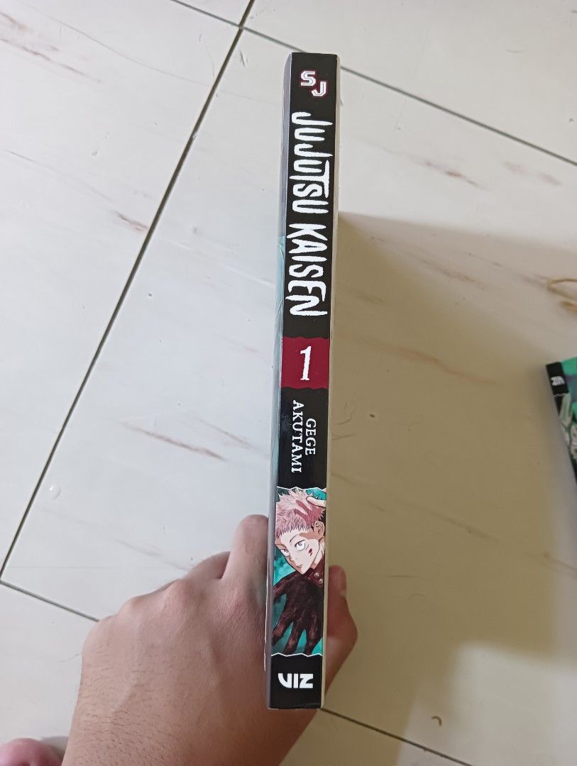 Jujutsu kaisen volume 1 and 8, Hobbies & Toys, Books & Magazines ...