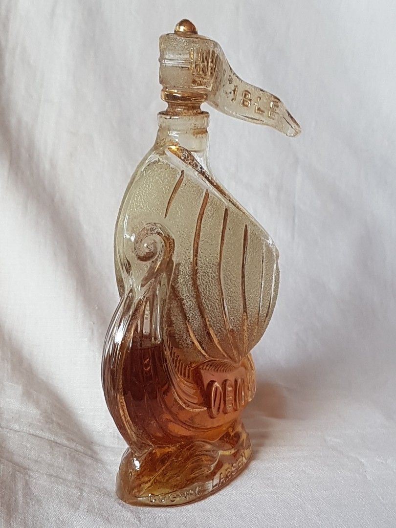 Larsen Invincible Cognac Ship Design Miniature Glass Decanter, Hobbies & Toys, Memorabilia ...