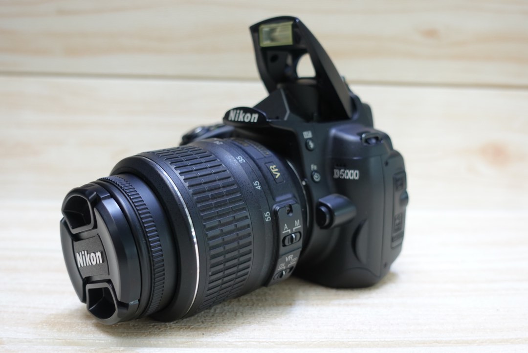 NIKON D5000 SLIGHT VIGNETTE, Photography, Cameras on Carousell