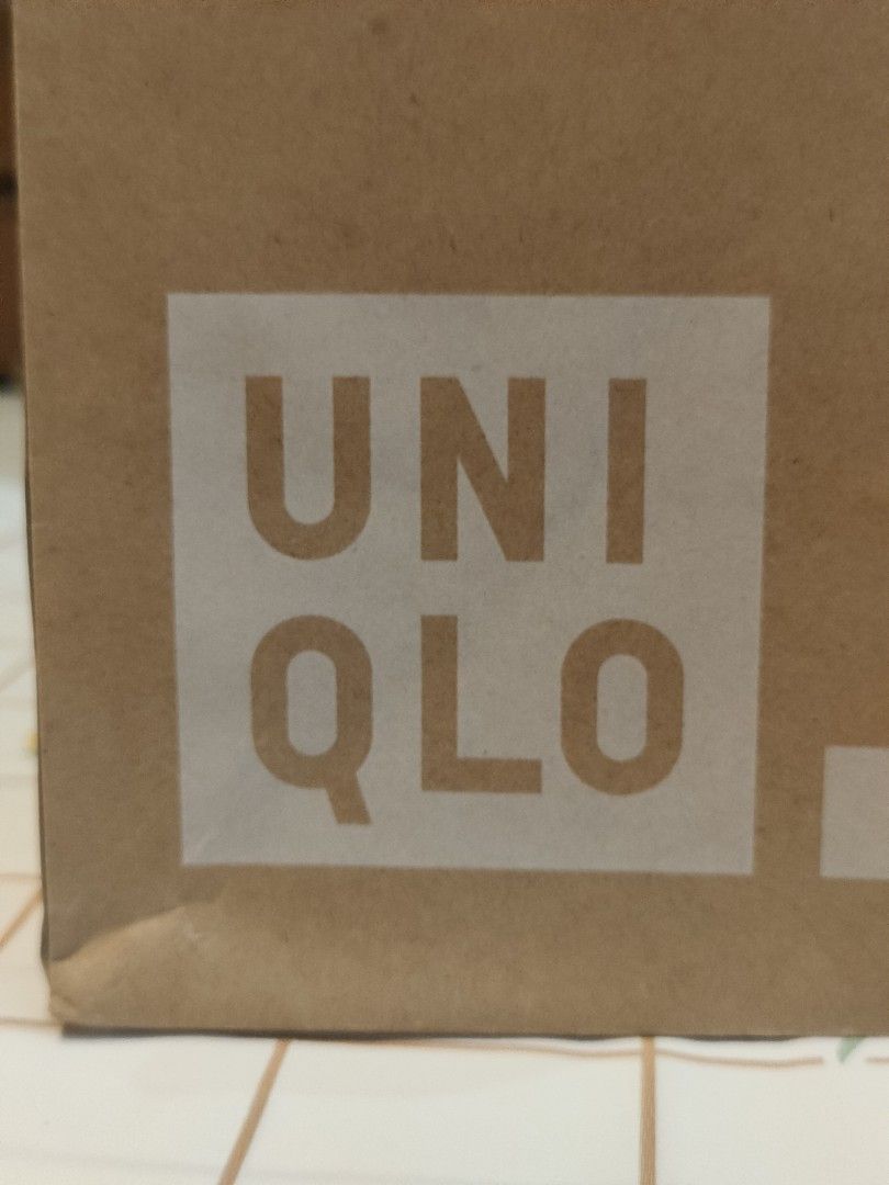 Paperbag Uniqlo, Fesyen Wanita, Tas & Dompet di Carousell