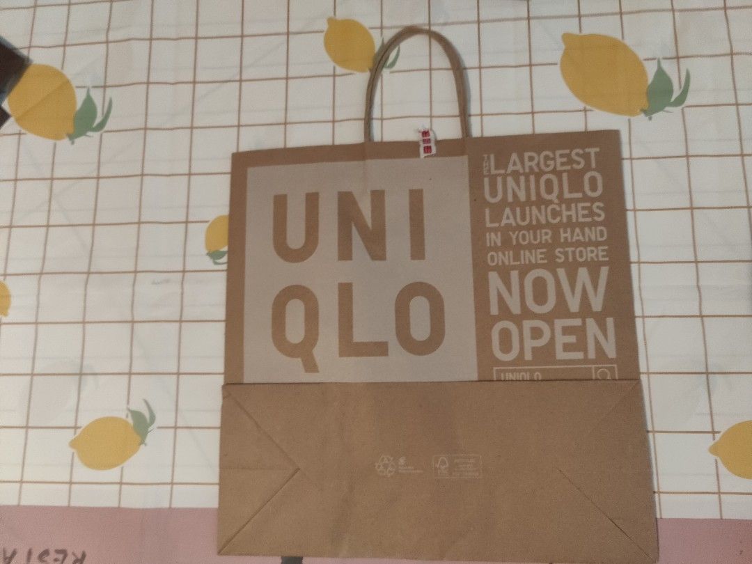 Paperbag Uniqlo, Fesyen Wanita, Tas & Dompet di Carousell