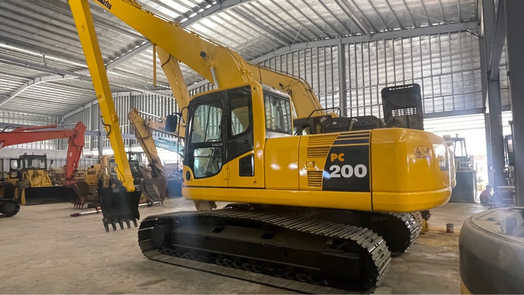 PC200-8 LC Longarm Komatsu, Special Vehicles, Heavy Vehicles on Carousell