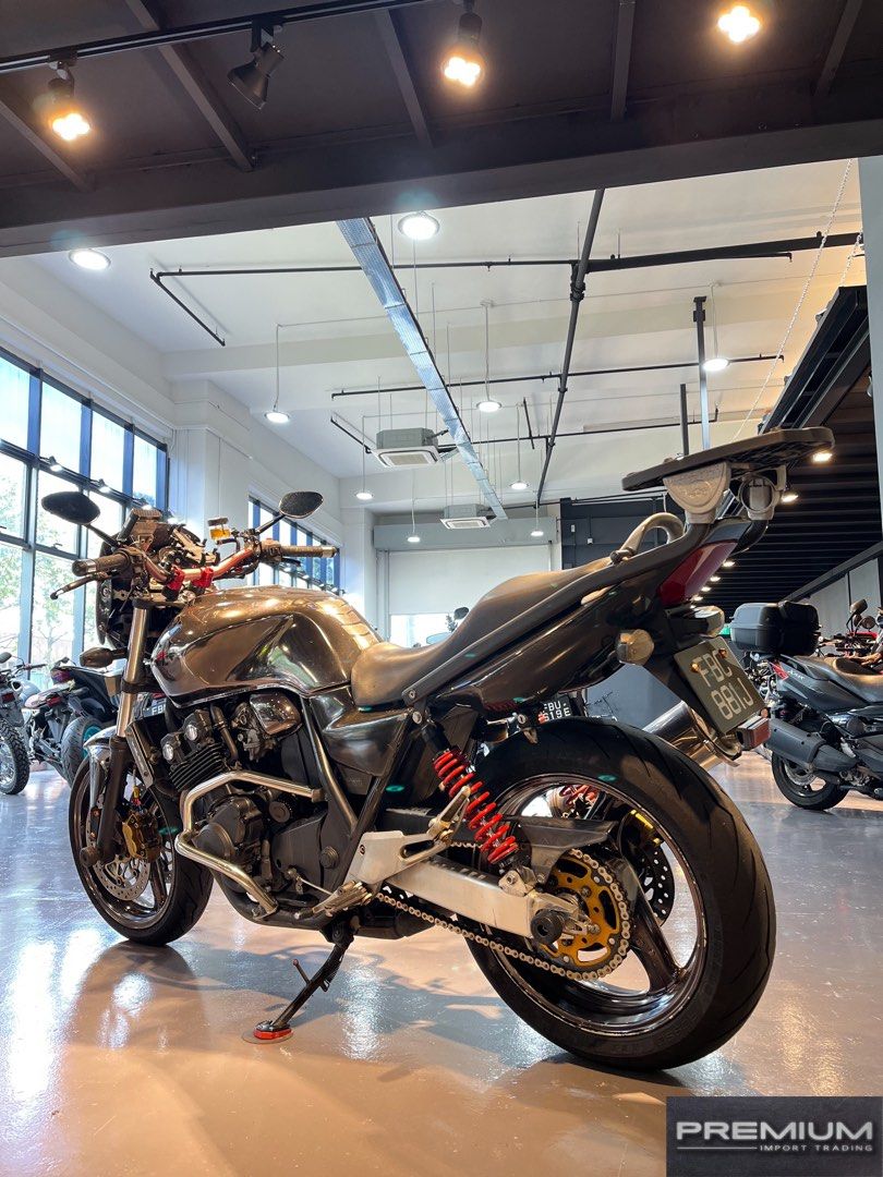 Pre Owned Honda CB400SF Spec 3, Motorcycles, Motorcycles for Sale, Class 2A on Carousell