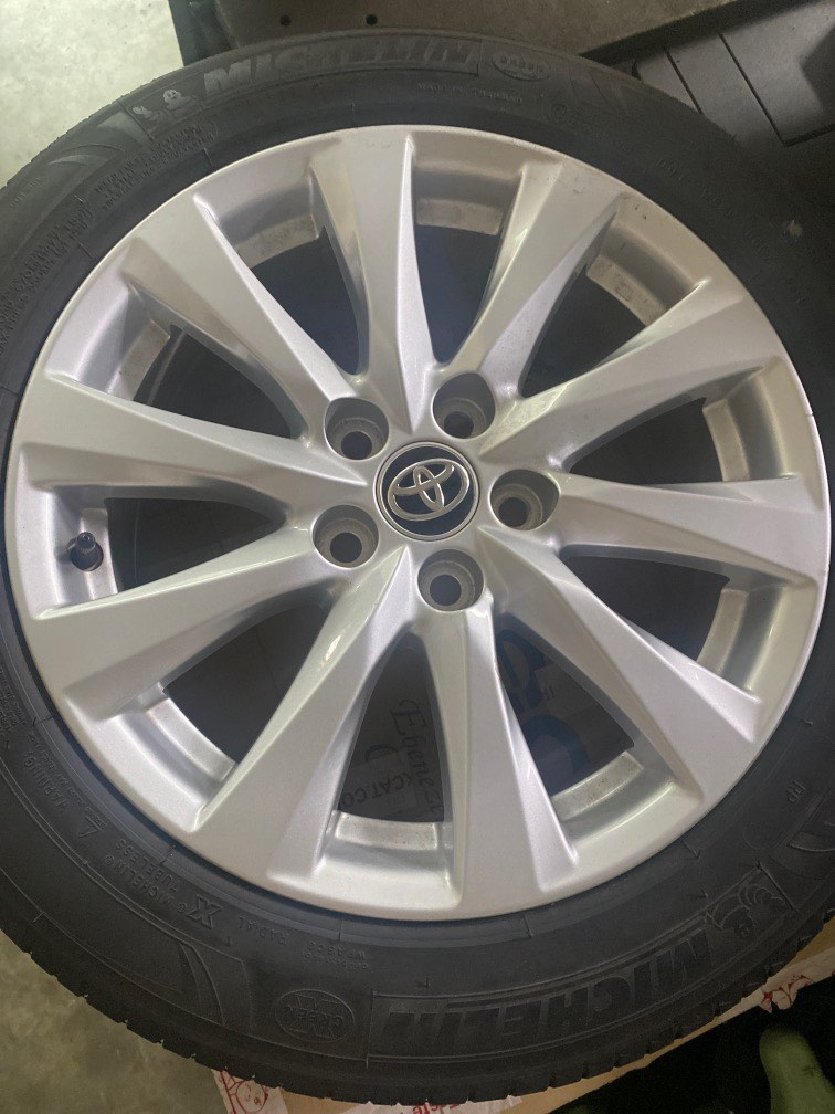 Nearly New Toyota Original 17 inch rims 5 X 114.3 with Tyres Primacy ...