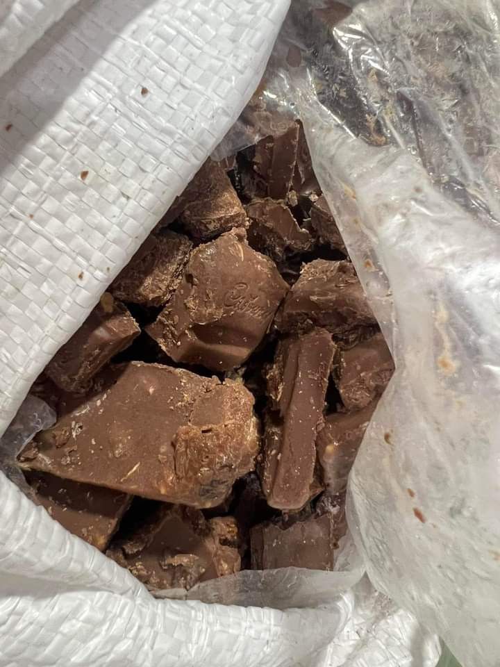 Cd burry chocolate scrap, Food & Drinks, Other Food & Drinks on Carousell