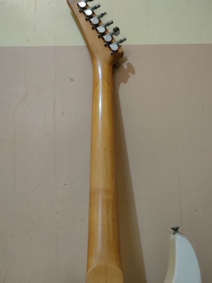 Classic Mad Axe Eguitar, Hobbies & Toys, Music & Media, Musical Instruments on Carousell