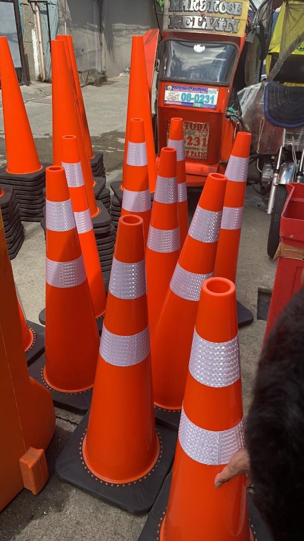 cone traffic cone black base reflectorized, Commercial & Industrial ...
