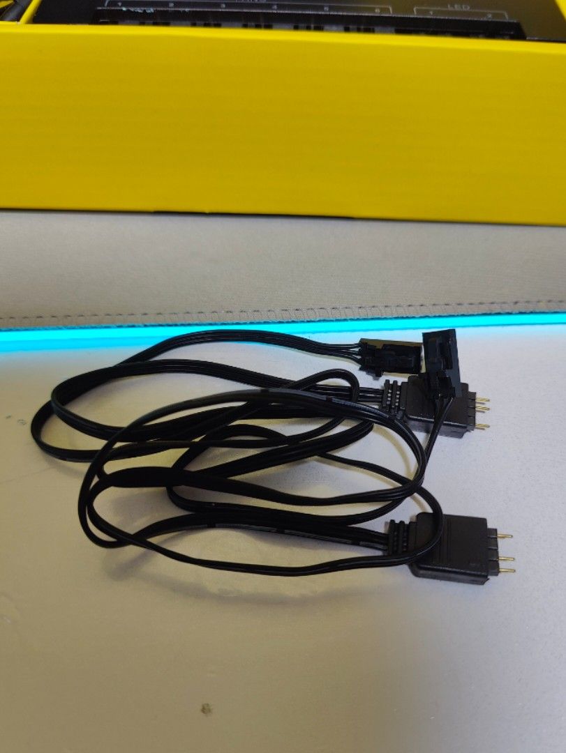 *FREE GIFT* iCUE Corsair Commander PRO (ARGB + Fan Controller/ hub ...