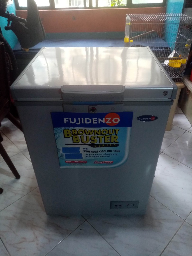 FUJIDENZO 4 cu. ft. Solid Top w/ Sliding Glass Cover Chest Freezer, TV & Home Appliances ...