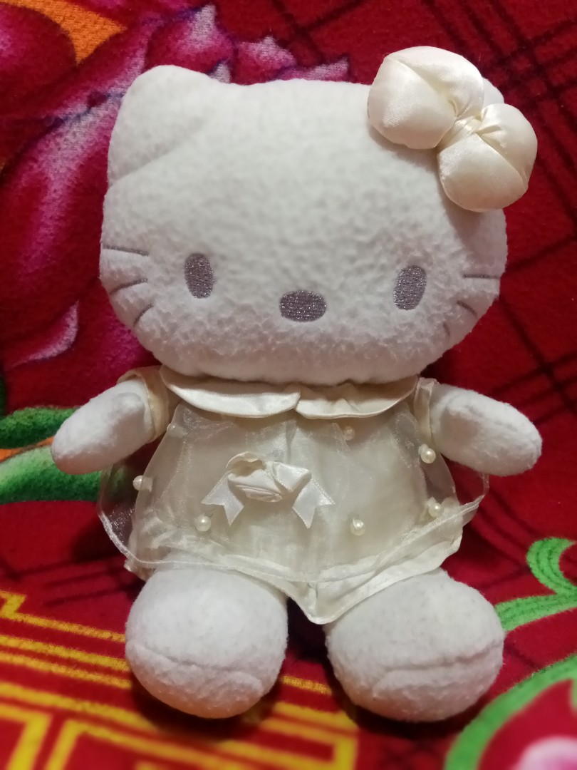 HELLO KITTY WHITE, Hobbies & Toys, Toys & Games on Carousell