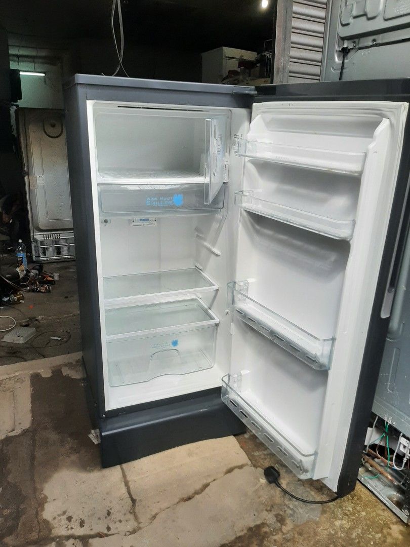 Hitachi peti ice 1 pintu.. glass door, TV & Home Appliances, Kitchen ...