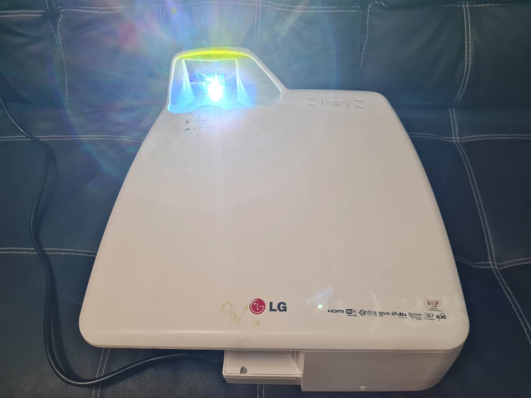 LG SW3000 ultra short throw projector 3000 lumens DLP LED WXGA, TV & Home Appliances, TV ...