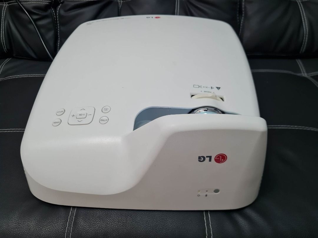 LG SW3000 ultra short throw projector 3000 lumens DLP LED WXGA, TV & Home Appliances, TV ...