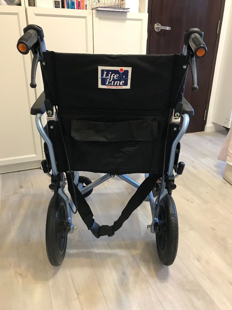 Lifeline foldable wheelchair w/ detachable footrest , Health ...