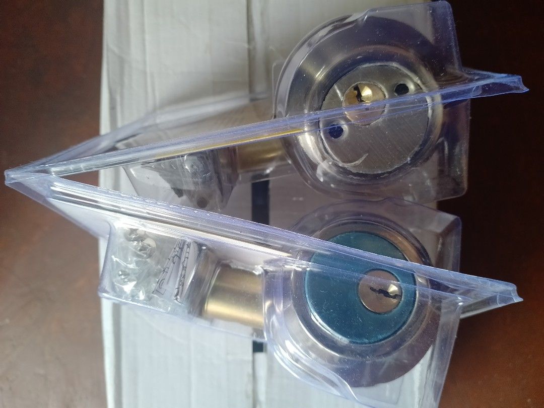 Maxco DEADBOLT LOCK, Furniture & Home Living, Home Improvement ...