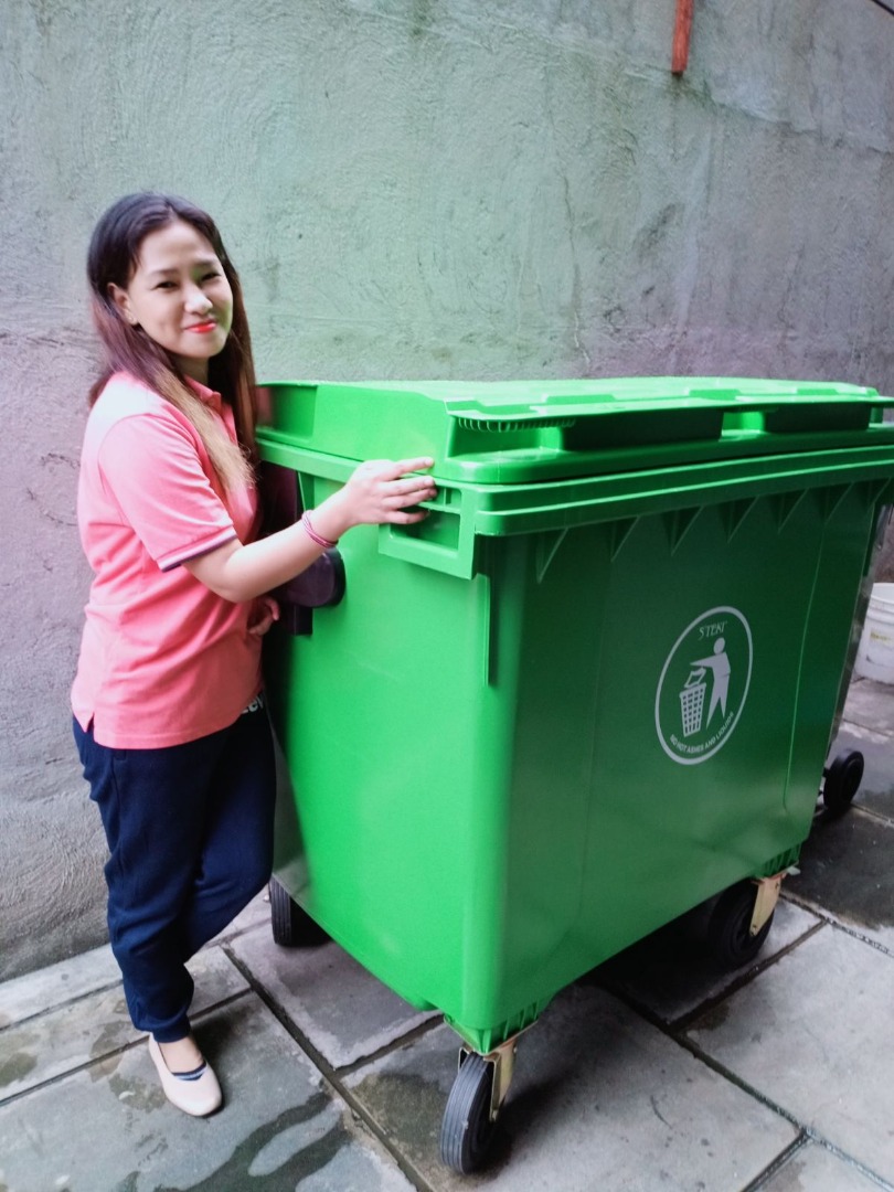 MOBILE TRASH BIN 1100LITER, Furniture & Home Living, Cleaning ...