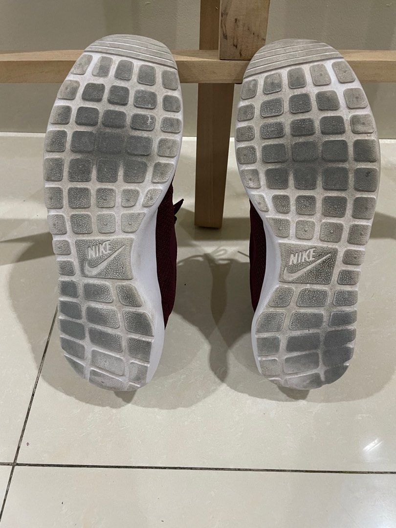Nike Maroon Sneakers, Fesyen Pria, Sepatu , Sneakers di Carousell