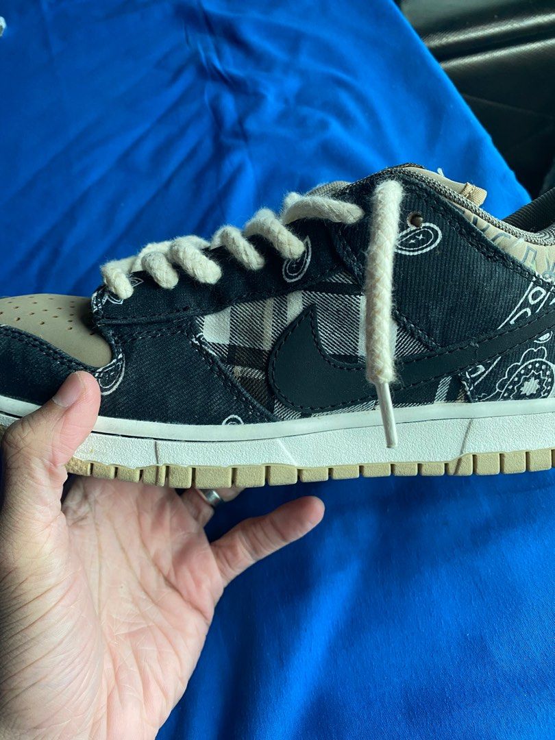 Nike SB dunk x Travis Scott, Men's Fashion, Footwear, Sneakers on Carousell