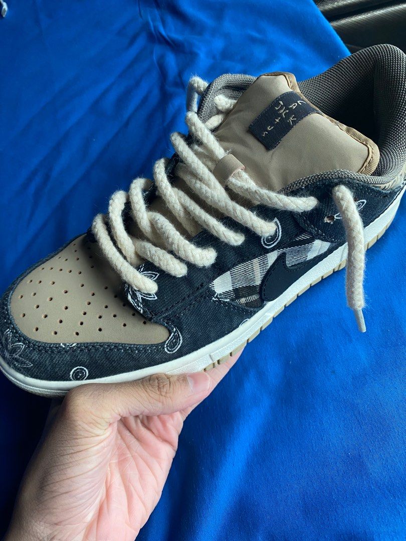 Nike SB dunk x Travis Scott, Men's Fashion, Footwear, Sneakers on Carousell
