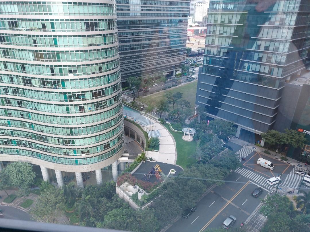 Pacific Plaza Tower BGC north tower upgraded unit with golf course view ...