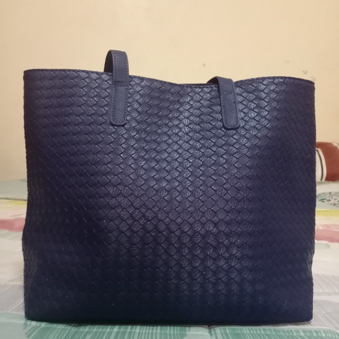 Peridot Thailand Tote Bag in Weave Leather, Women's Fashion, Bags ...