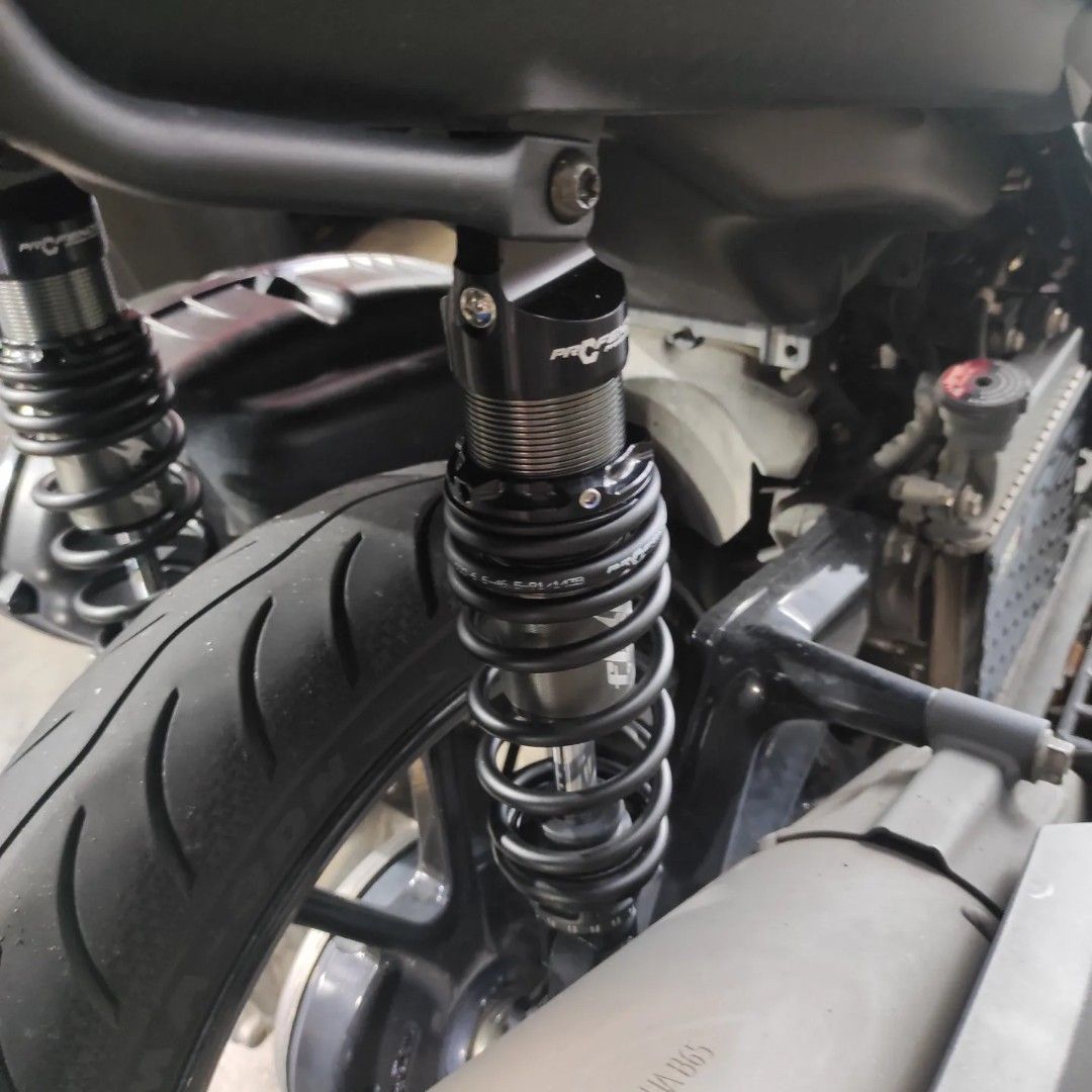 PROFENDER FLASH SERIES LOWERED BLACK ON AEROX, Motorcycles, Motorcycle ...