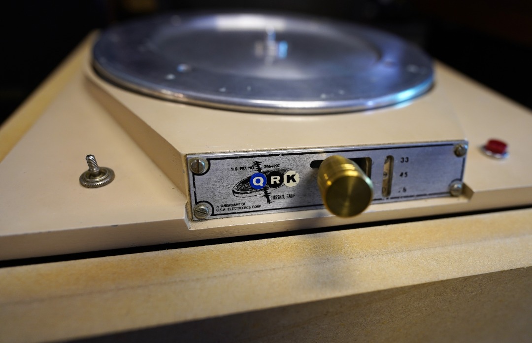 QRK 12-C Broadcast turntable, Audio, Other Audio Equipment on Carousell