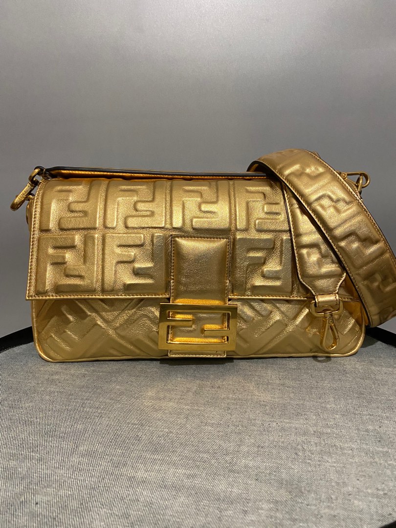 (RTP $4,850) FENDI BAGUETTE LARGE, Luxury, Bags & Wallets on Carousell