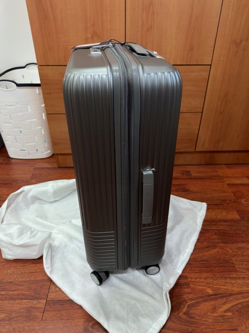 Samsonite Prestige 69/25 with built-in scale, Hobbies & Toys, Travel ...