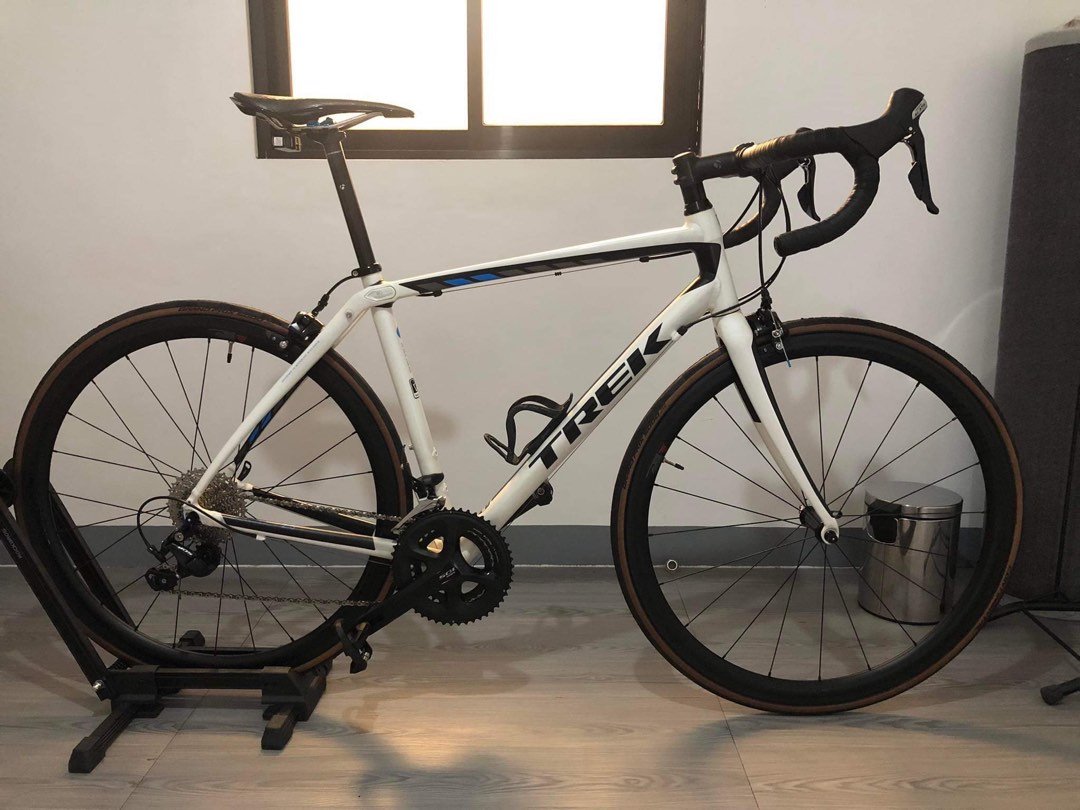 Trek Domane 2.0, Sports Equipment, Bicycles & Parts, Bicycles on Carousell