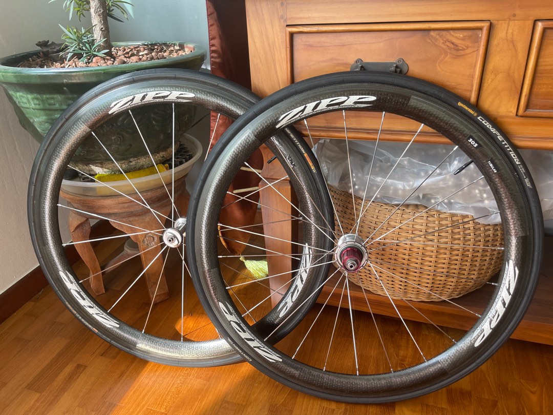 Zipp 303, rear wheel laced to DT swiss 370 track hub but old zipp hub ...