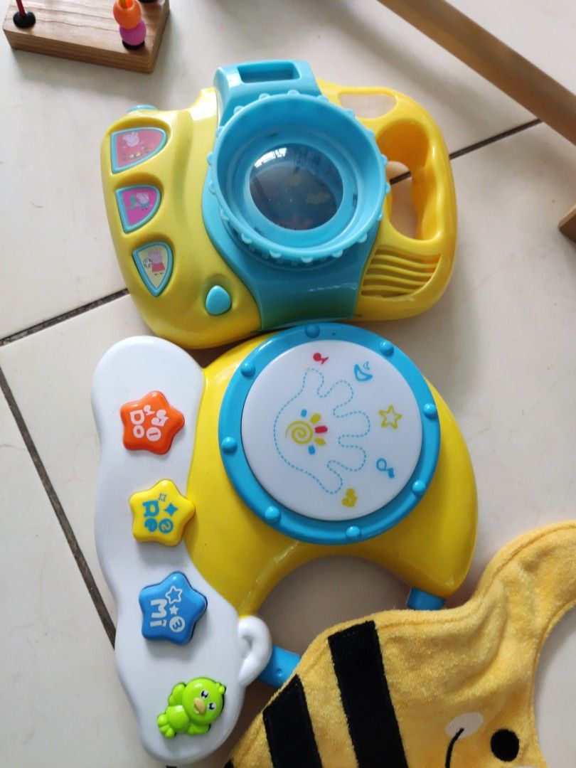 8 types of newborn/toddler playtime items (tricycle, blocks,Camera,bib ...