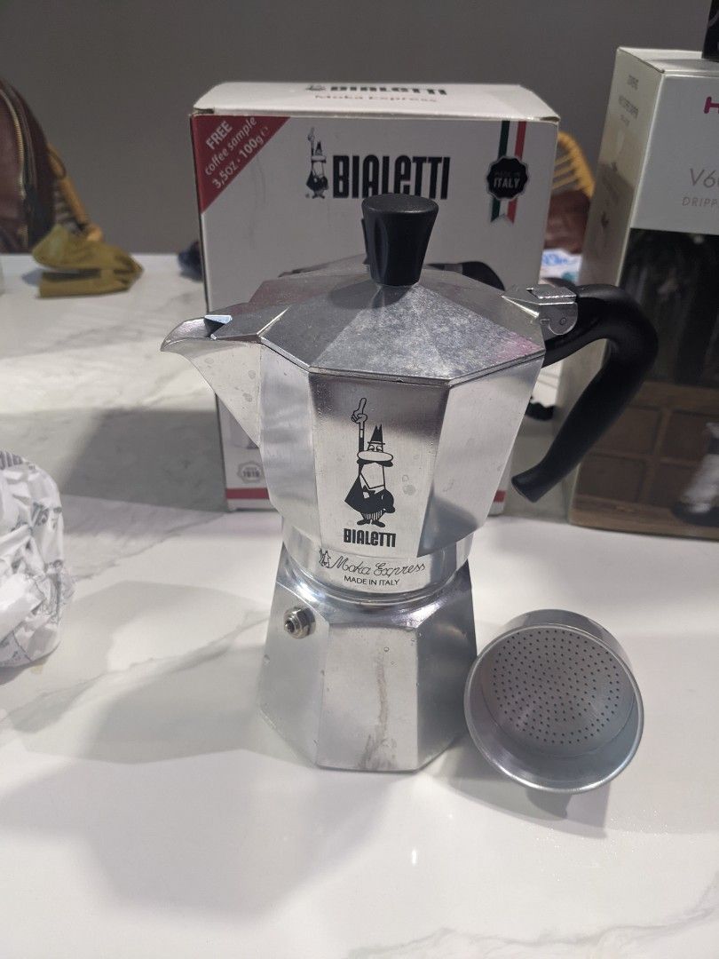 Bialetti Moka Express Moka Pot 6 Cup, TV & Home Appliances, Kitchen ...