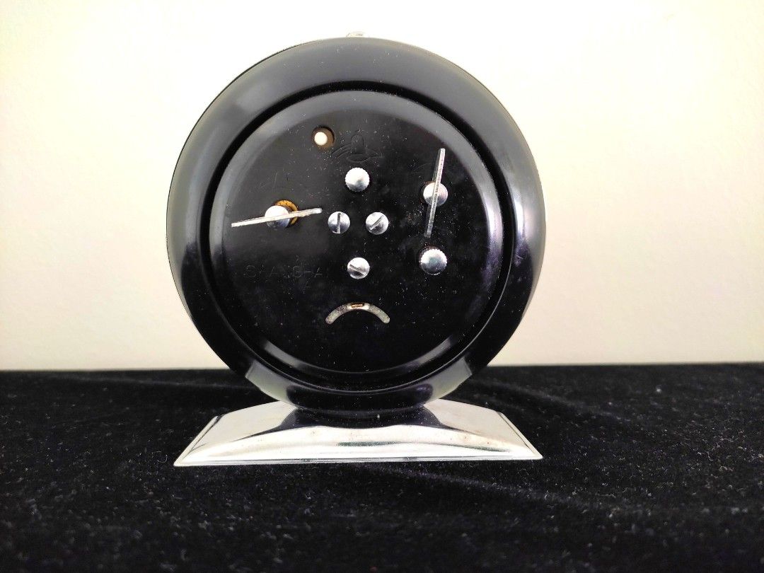 Classic Looney Tunes wind-up table clock, Hobbies & Toys, Memorabilia ...