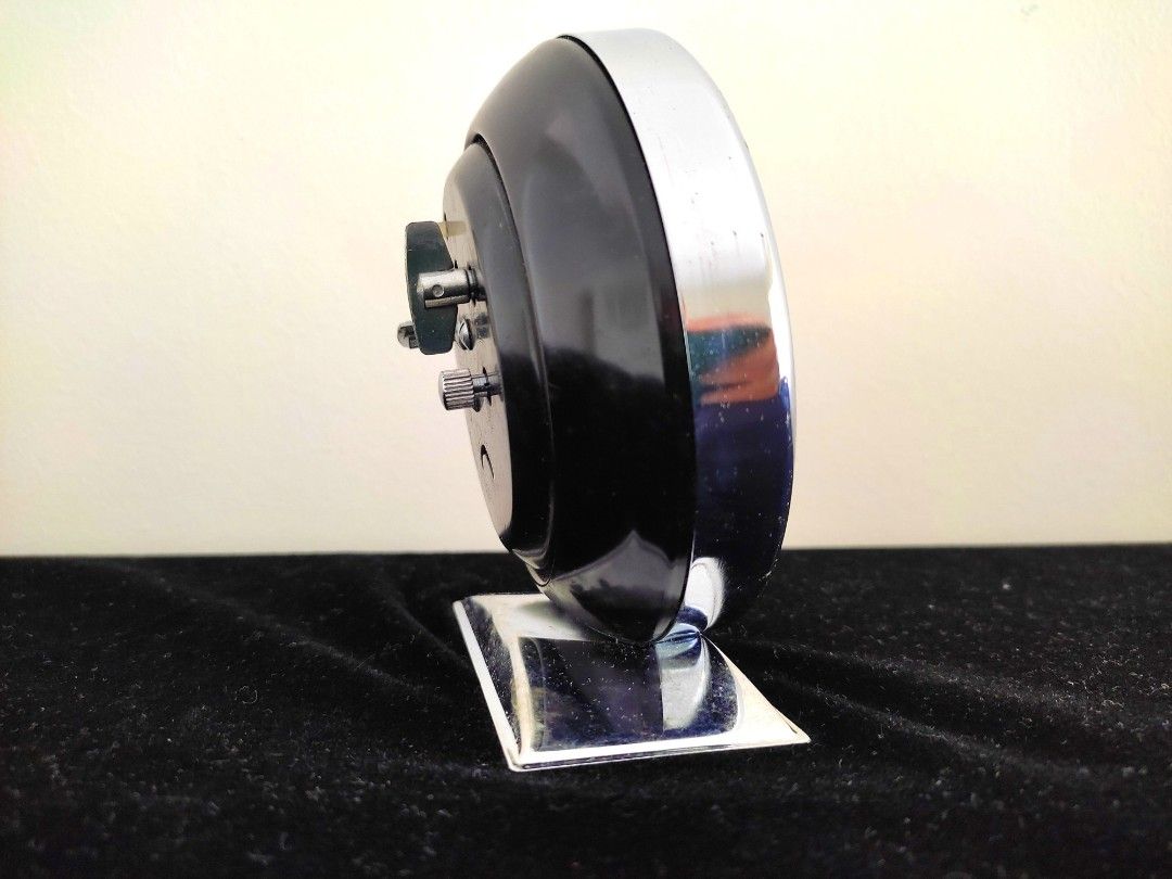 Classic Looney Tunes wind-up table clock, Hobbies & Toys, Memorabilia ...