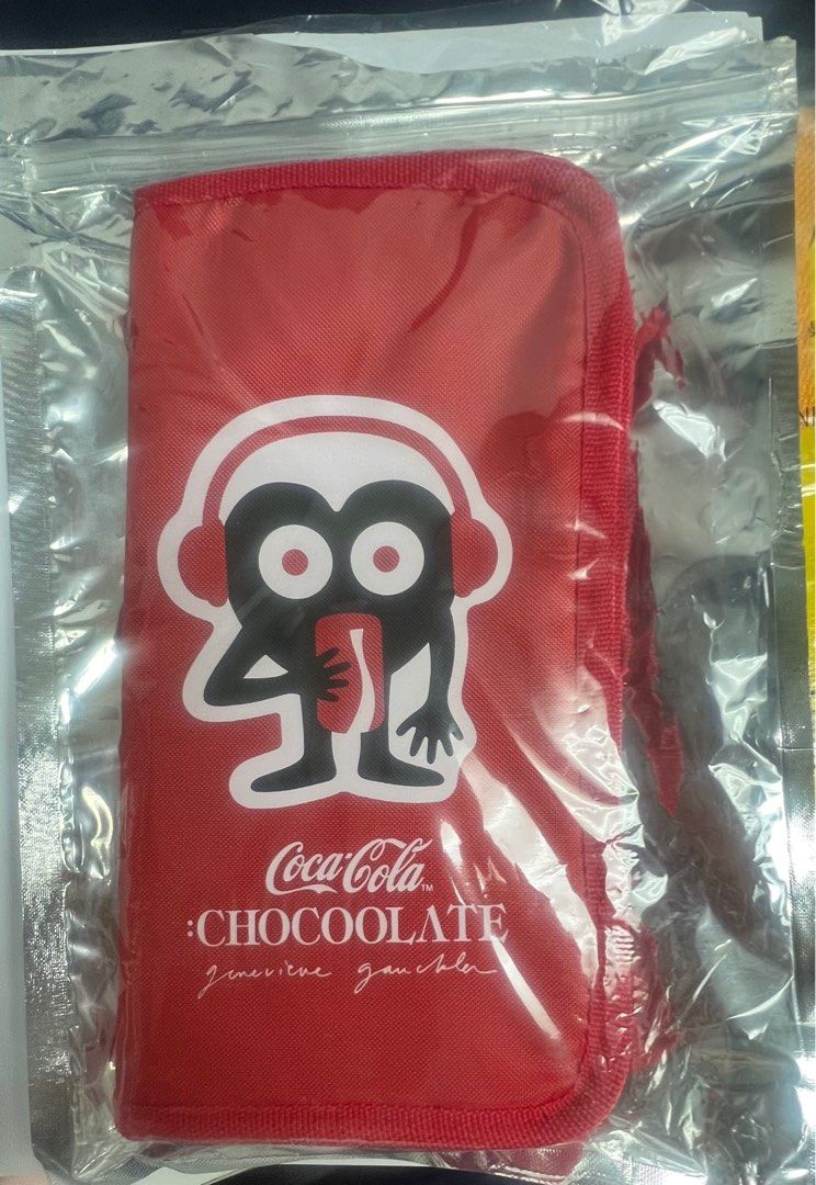 Coca-Cola: CHOCOOLATE POUCH, 男裝, 袋, 腰袋、手提袋、小袋 - Carousell