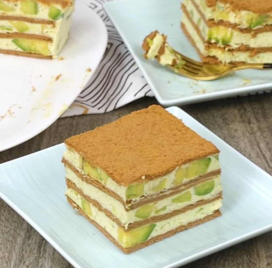 Creamy Avocado Graham Float, Food & Drinks, Homemade Bakes on Carousell