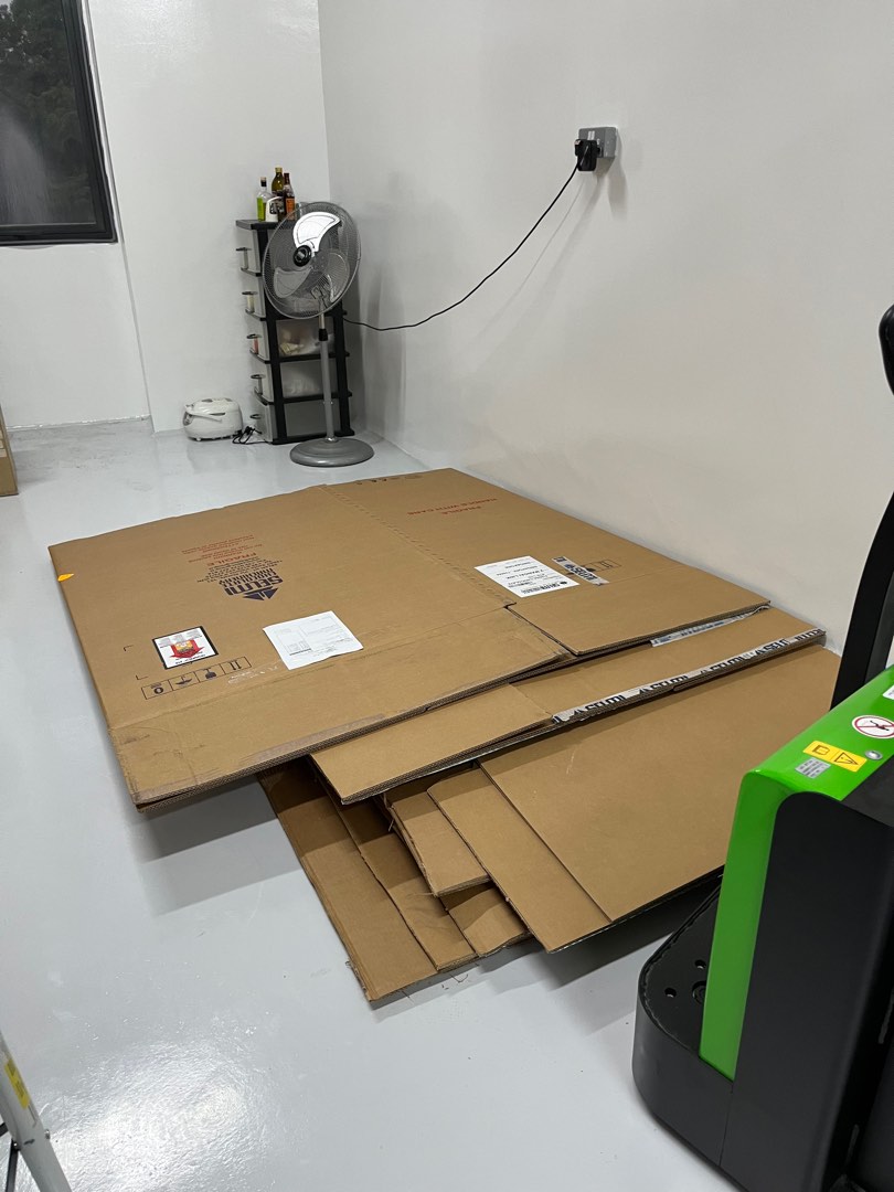 Free giveaway flattened carton cardboard, Everything Else on Carousell