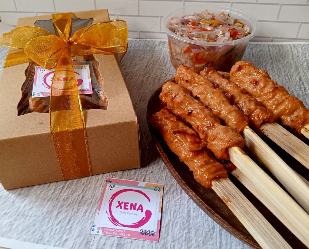 Hampers Natal Sate Lilit Ayam Free Besek,Pita dan Gift Card, Makanan ...