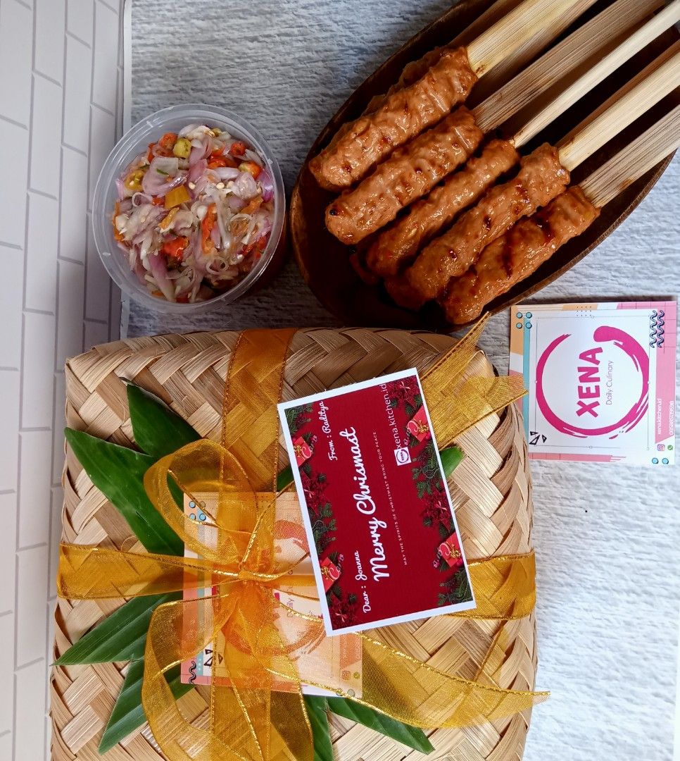 Hampers Natal Sate Lilit Ayam Free Besek,Pita dan Gift Card, Makanan ...