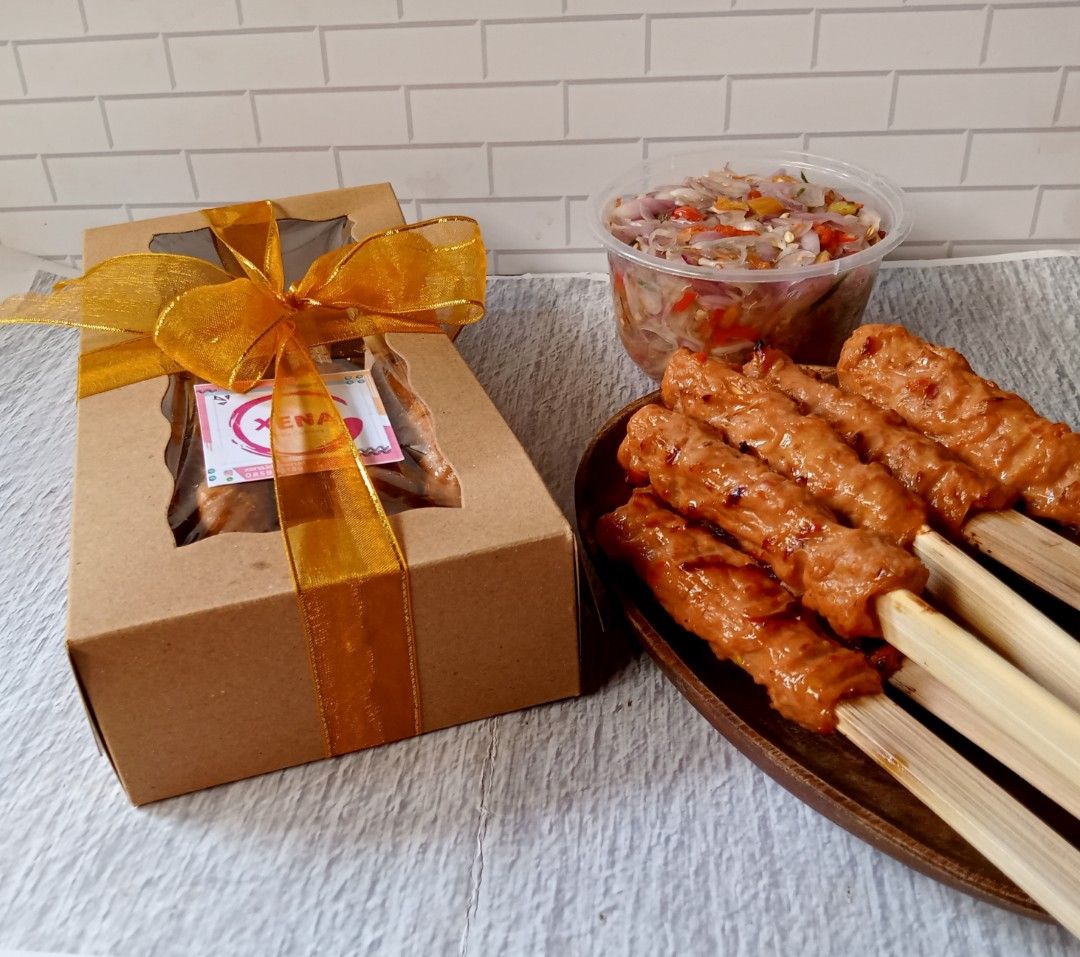 Hampers Natal Sate Lilit Ayam Free Besek,Pita dan Gift Card, Makanan ...